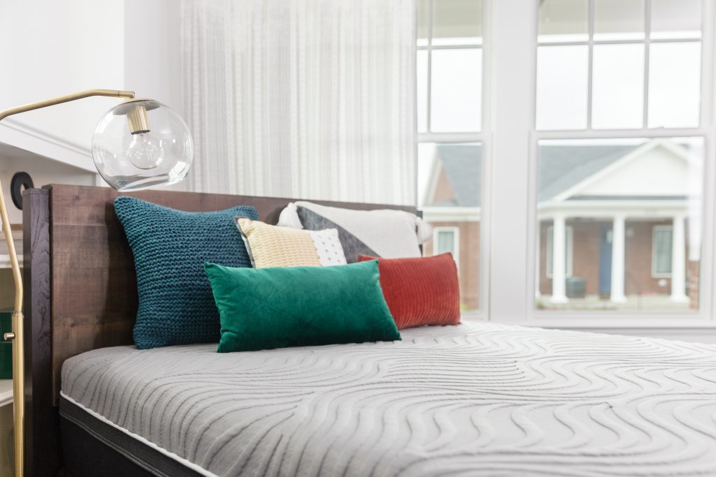 Why You Should Buy a Hybrid Mattress Over a Bed in a Box Mattress ...